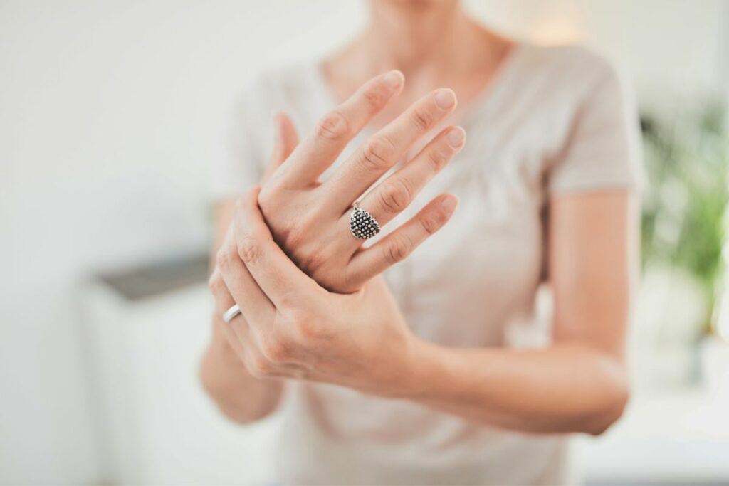 Arthritis Of The Hand: Symptoms, Types & Treatments - Alpha Nutrition